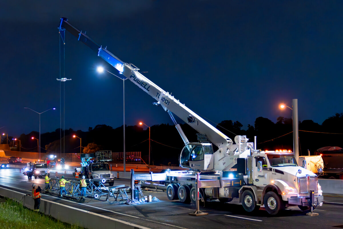 Local 793 Members Install Road Sign on QEW – IUOE Local 793